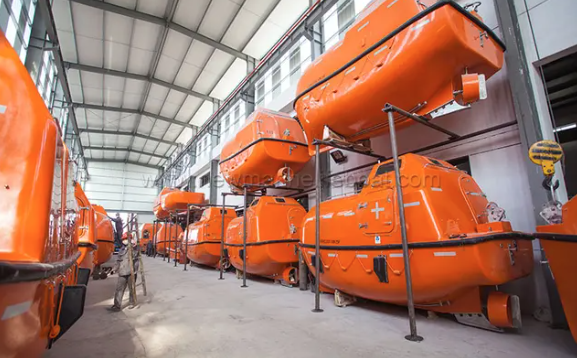 How to choose the right davit for the lifeboat? - New Marine