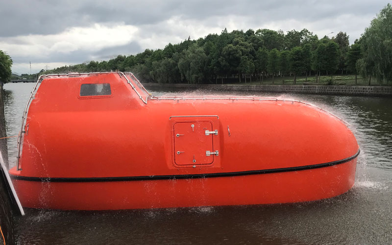 Totally enclosed lifeboat 101 - New Marine